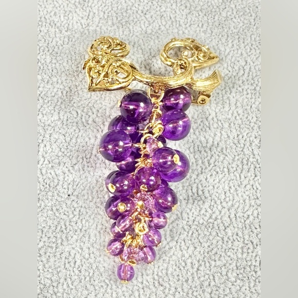 Avon | Jewelry | Vintage Signed Avon Purple Lucite And Crystal Grape ...